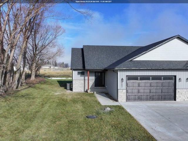 202 E Lillian St, Conrad, IA 50621