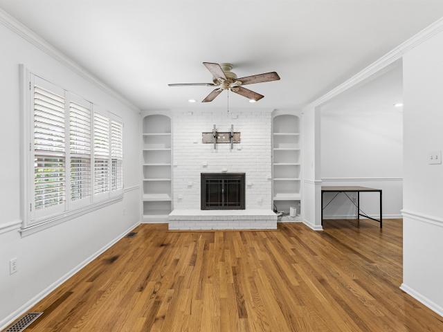 202 E Providence Ct
