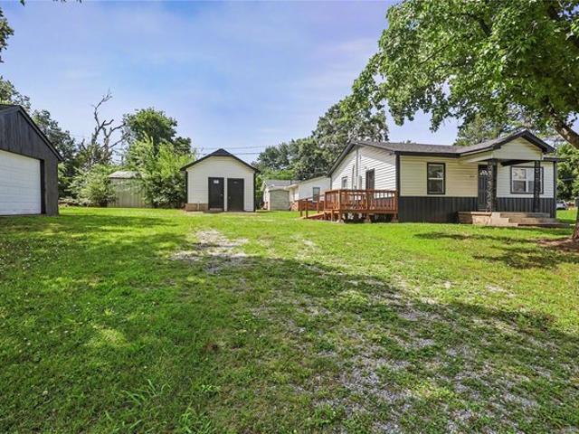 202 E Radcliff St, Locust Grove, OK 74352