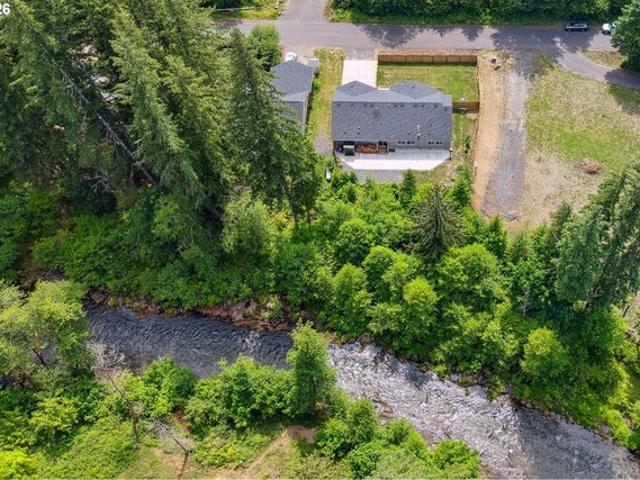 202 Edgewater Dr, Carson, WA 98610