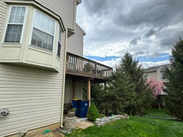 202 Fox Trail # 105