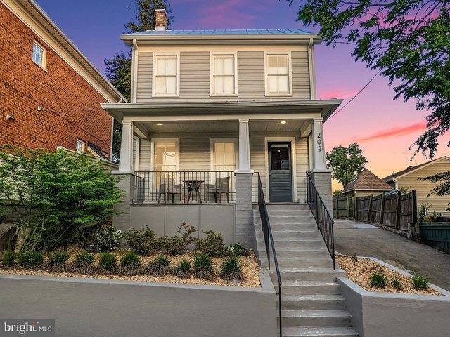 202 Frederick St, Fredericksburg, VA 22401
