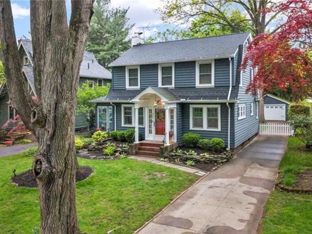 202 Kenilworth Dr, Akron, OH 44313