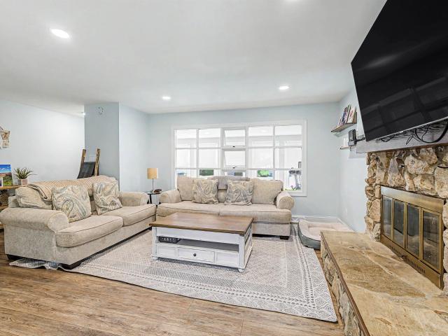 202 Helena Dr