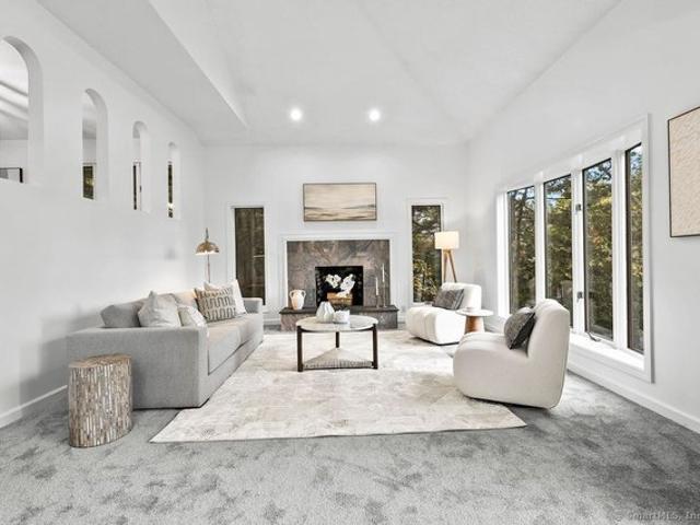 202 High Wood Dr, Glastonbury, CT 06073