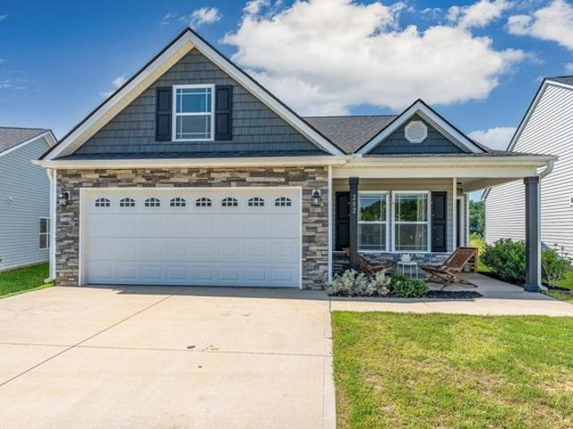 202 Highland Springs Loop, Inman, SC 29349