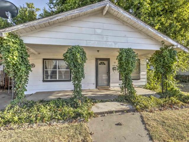 202 Hill Ave, Comanche, OK 73529