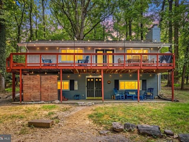 202 Huckleberry Ln, Harpers Ferry, WV 25425