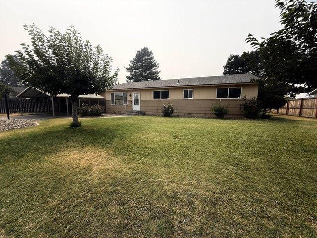 202 Jackson Dr, Grandview, WA 98930