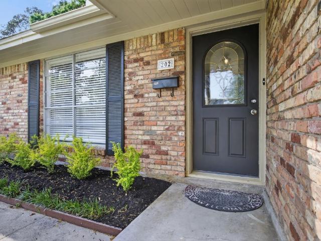 202 Oak Hollow St, Conroe, TX 77301 | MLS #8018