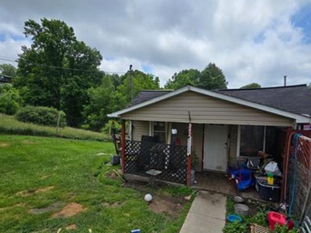 202 Oakhurst, MacArthur, WV 25873