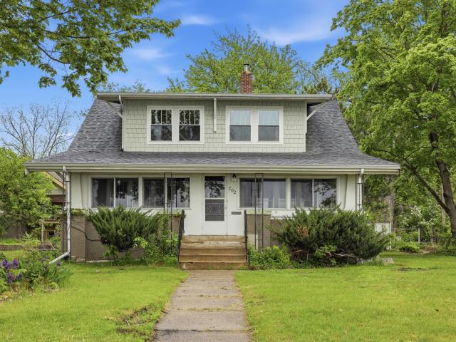 202 Lake Boulevard S