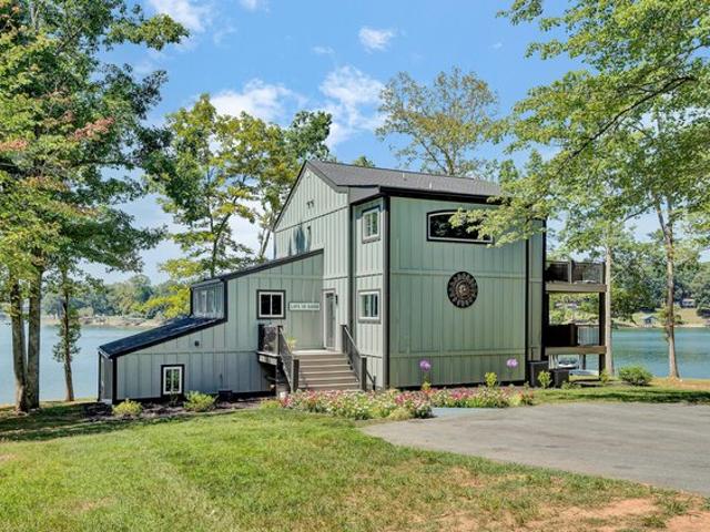202 Lake Pine Dr, Moneta, VA 24121