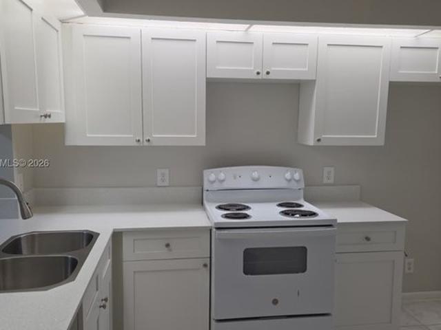 202 Lake Pointe Dr Apt 204, Oakland Park, FL 33309