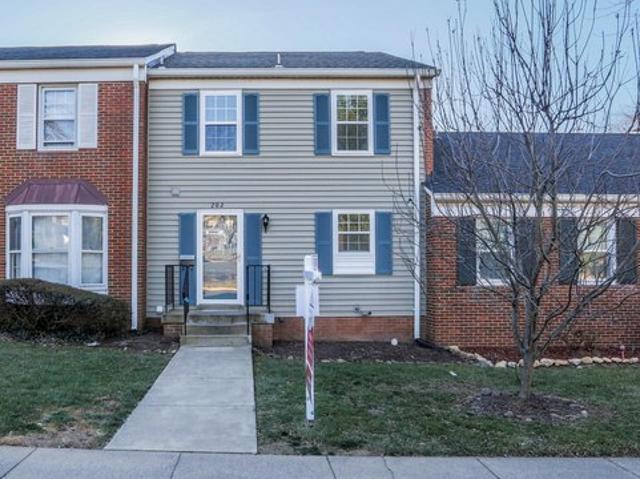 202 Leeds Ct E, Warrenton, VA 20186