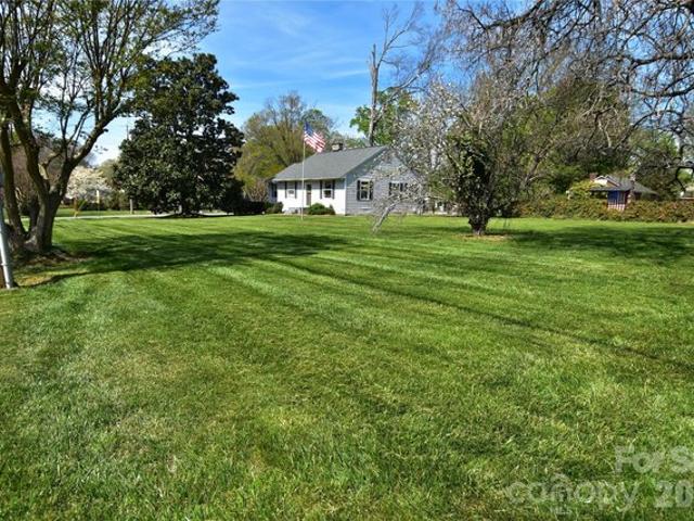 202 Mount Holly Hntrsvlle Rd, Huntersville, NC 28078