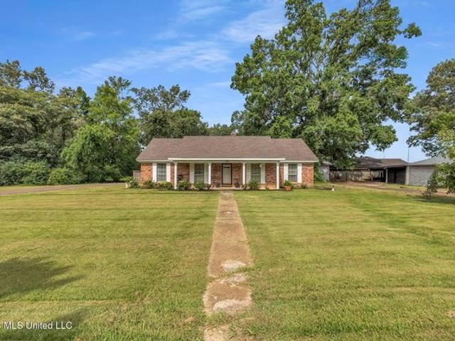 202 Moore Dr, Batesville, MS 38606