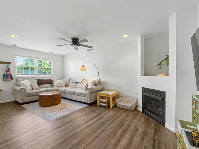 202 Maxwell Ct