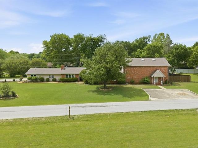 202 Meadow Rd, Ardmore, OK 73401