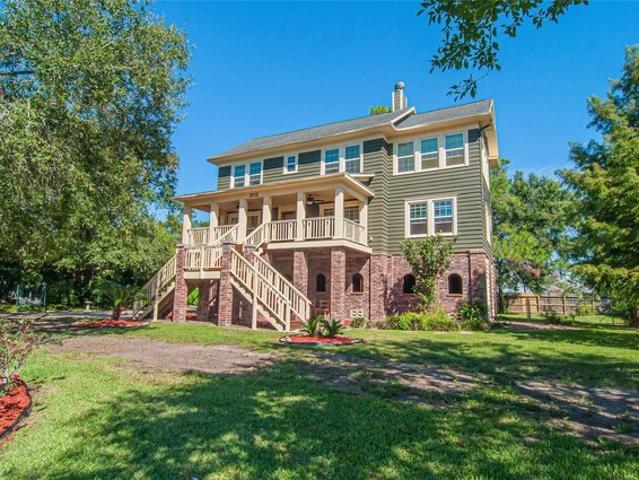 202 Meadowlawn St, Shoreacres, TX 77571