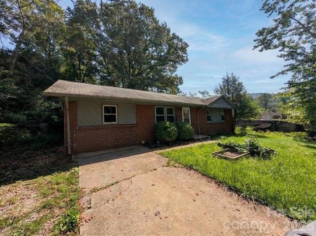 202 Melody Cir, Swannanoa, NC 28778