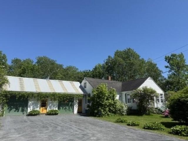 202 Middle Rd, Oakland, ME 04963