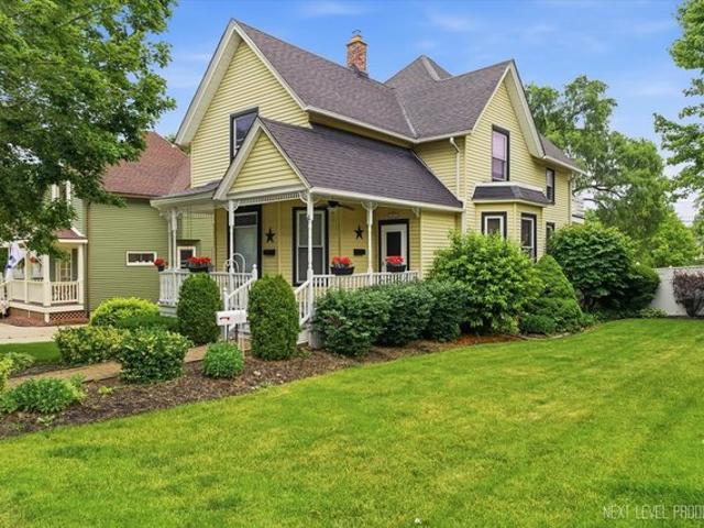 202 N 5th St, Saint Charles, IL 60174