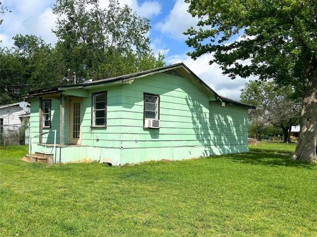 202 N 1st St, Point, TX 75472