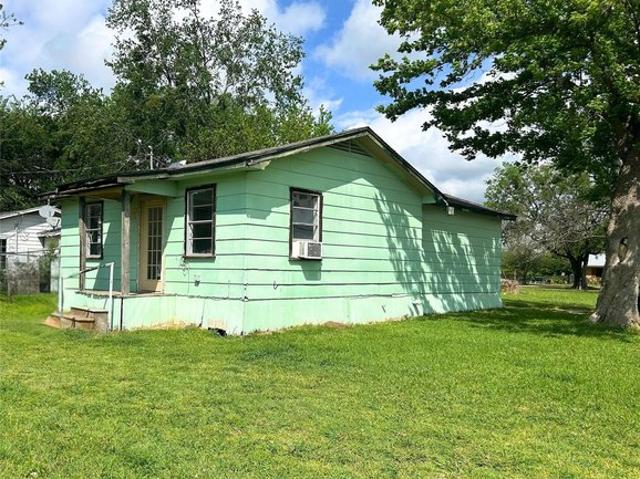 202 N 1st St, Point, TX 75472