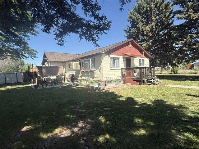202 N Division St, Cowley, WY 82420