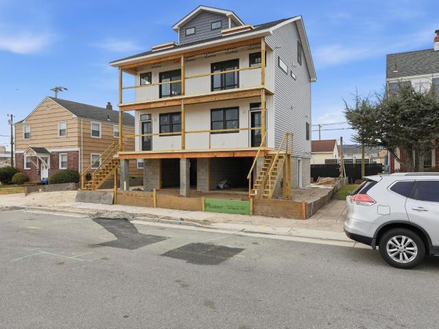 202 N Harding Ave