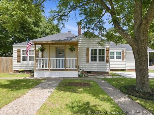 202 N Jackson St, Raeford, NC 28376