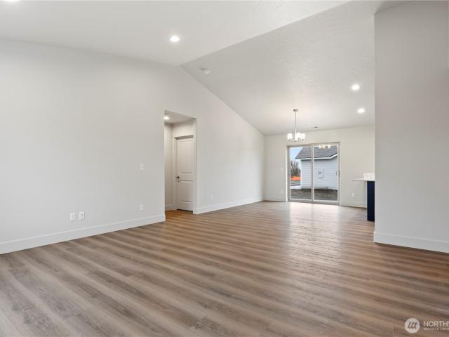 202 N Sandy Loop