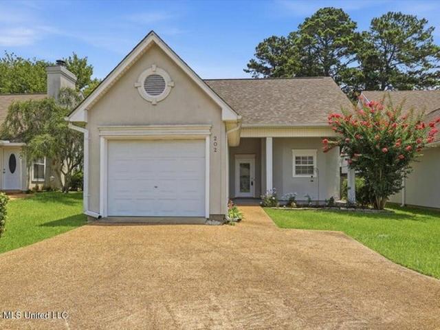 202 N Shadow Lake Dr, Clinton, MS 39056