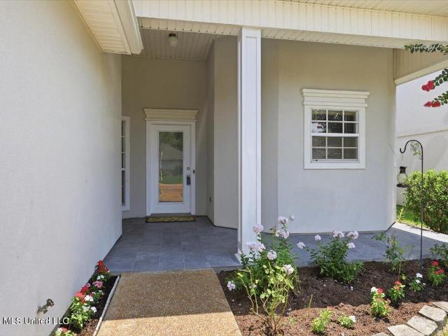 202 N Shadow Lake Drive