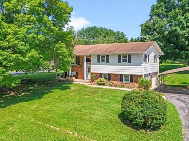 202 Norwood Dr, Bristol, TN 37620