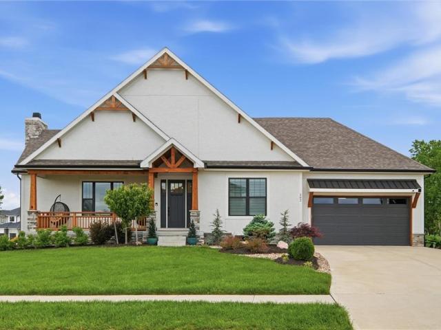 202 NW Ambersham Dr, Lee's Summit, MO 64081 | MLS #2616 | Compass