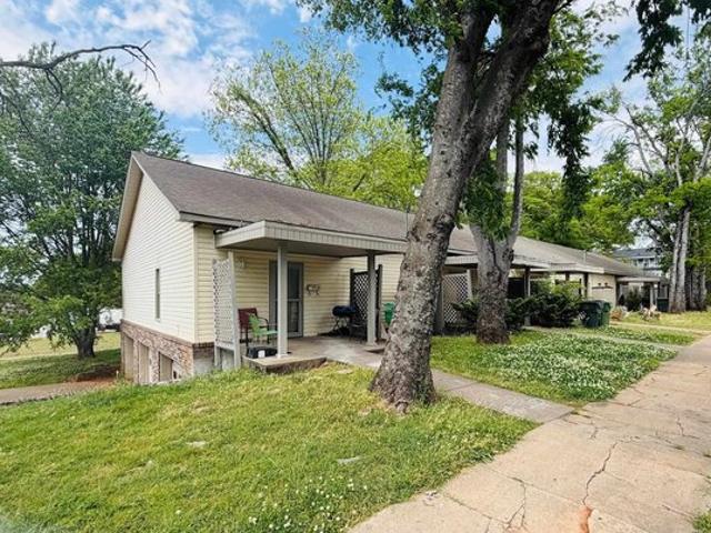 202 S Cave St, Tuscumbia, AL 35674