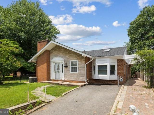 202 S Cherry St, Falls Church, VA 22042