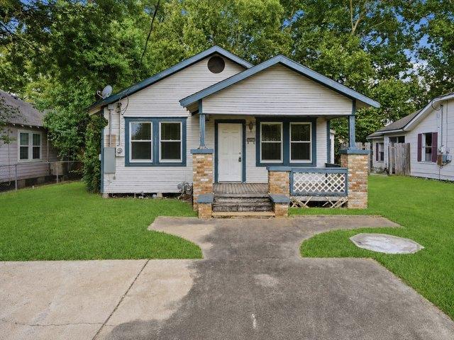 202 S Magnolia St, Highlands, TX 77562
