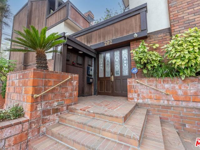 202 San Vicente Boulevard 15