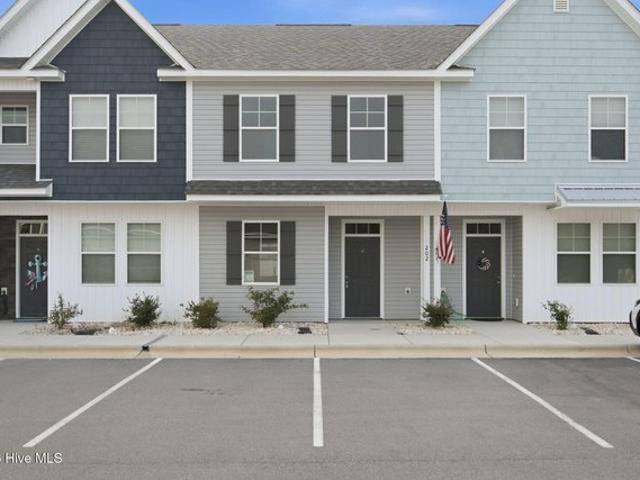 202 Sandy Cove Ln, Sneads Ferry, NC 28460