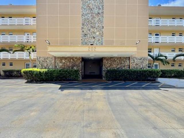 202 SE 10th St Apt 105, Dania Beach, FL 33004