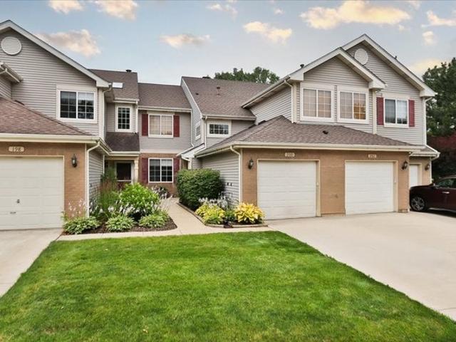 202 Sierra Pass Dr, Schaumburg, IL 60194