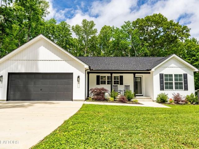 202 Skyline Ln, Powell, TN 37849