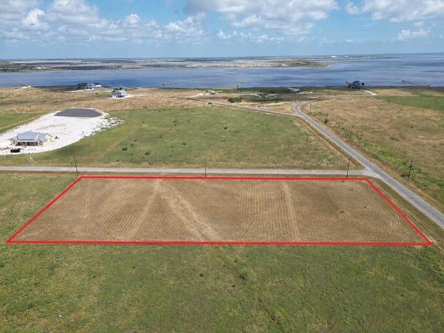 202 Sunrise Dr, Rockport, TX 78382