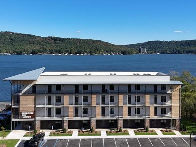 202 Paddle Wheel Dr Unit 202, Guntersville, AL 35976