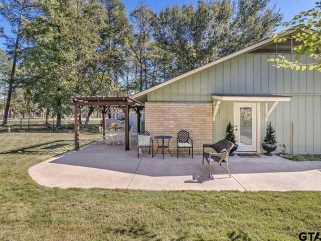 202 Pine Tree, Holly Lake Ranch, TX 75765