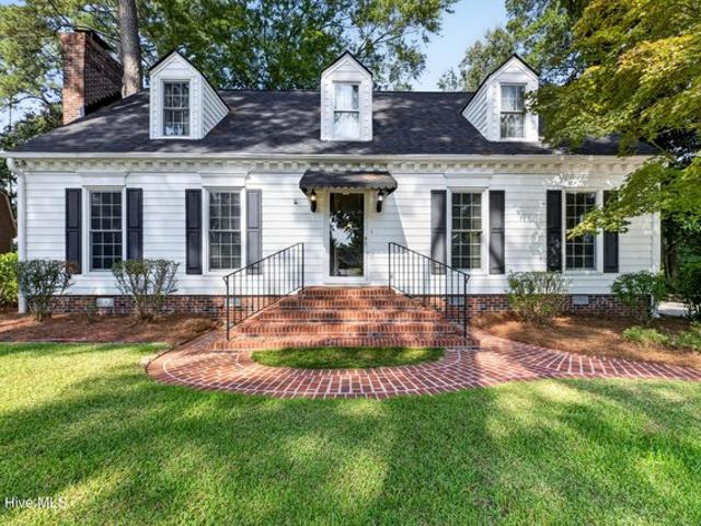 202 Queen Annes Rd, Greenville, NC 27858