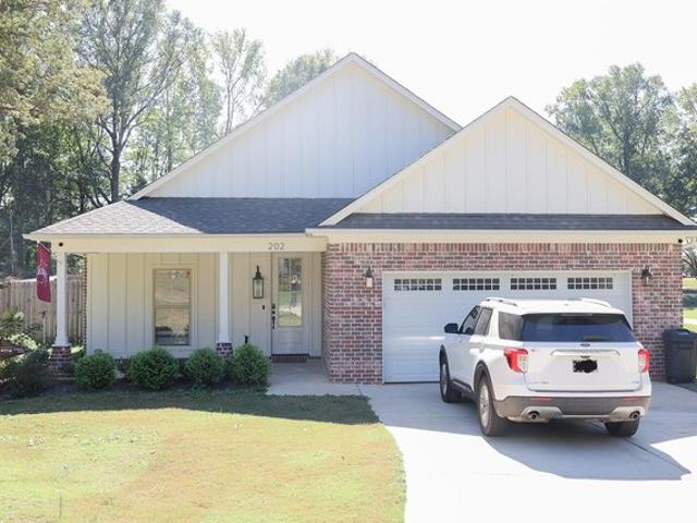 202 Robbins Dr, New Albany, MS 38652